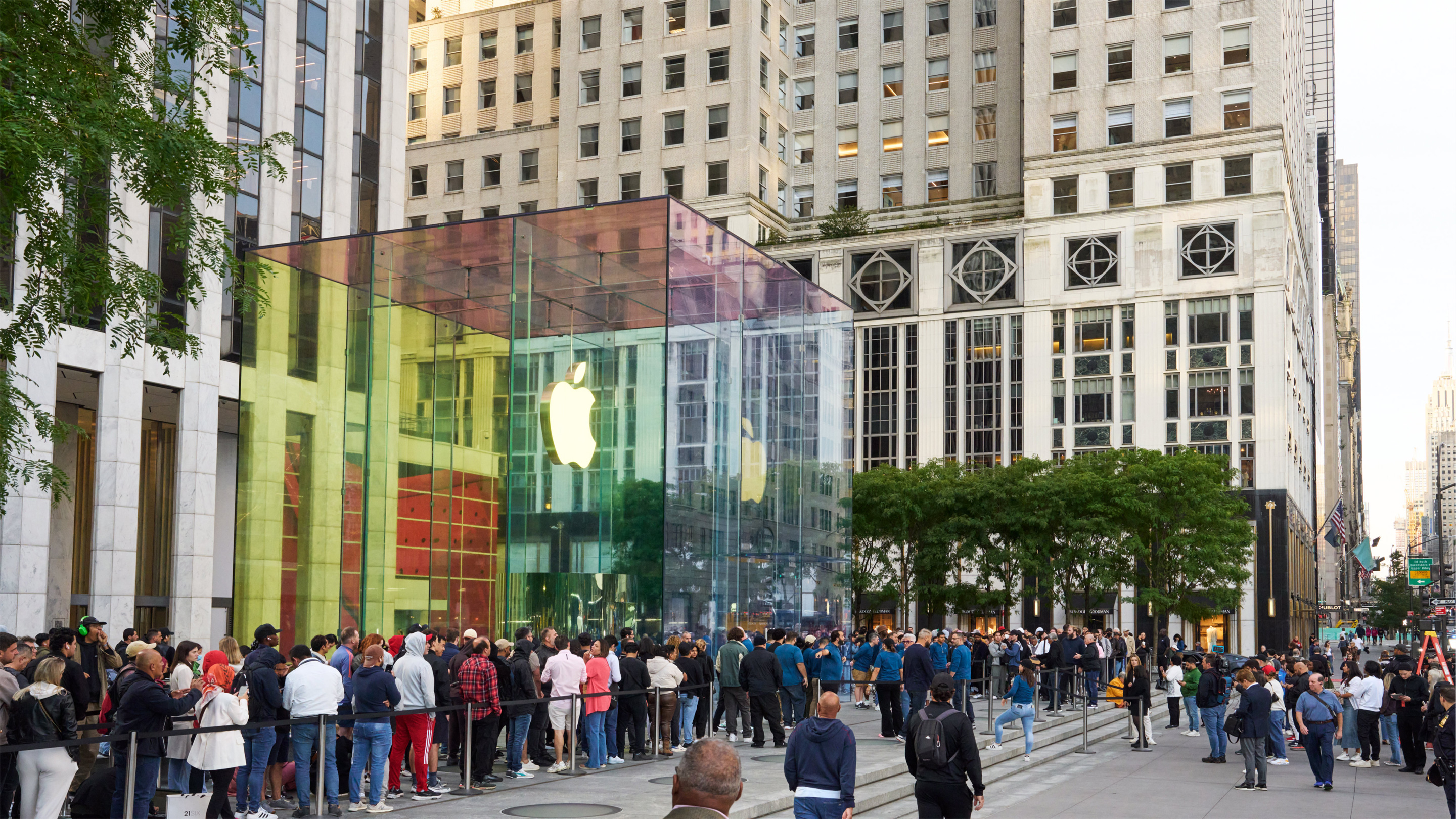 Apple Earnings Highlight Double-Digit Earnings Growth | The Motley Fool