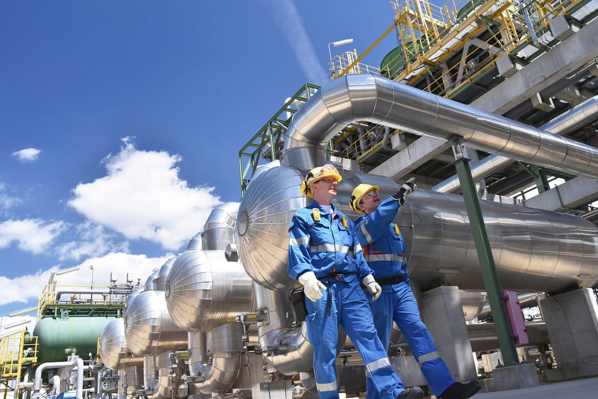 Devon Energy: Buy, Sell, or Hold? | The Motley Fool