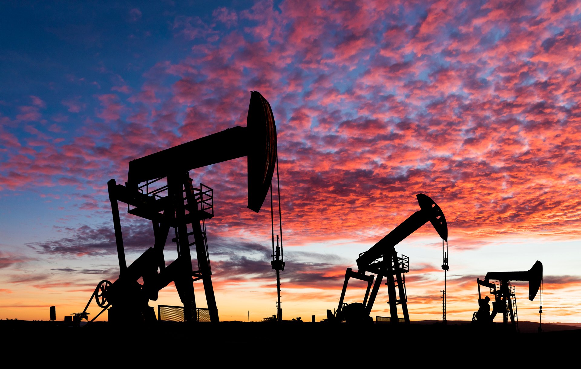3 Top Oil Stocks Still Worth Buying Even With Crude Prices Barreling ...